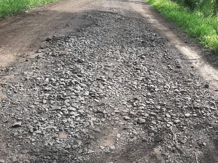 The road connecting Limzar to Motiwalzar was devastating | સમસ્યા ...