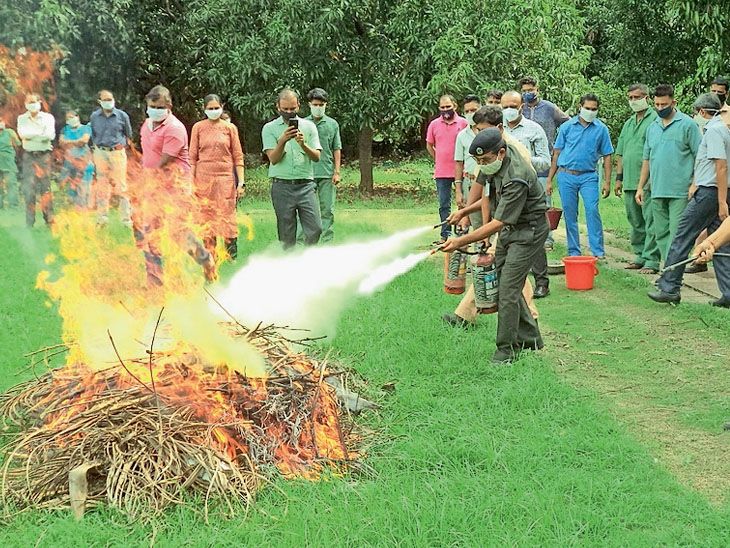 Mock drill to protect against fire at Parmesh Diamond Company in Navsari