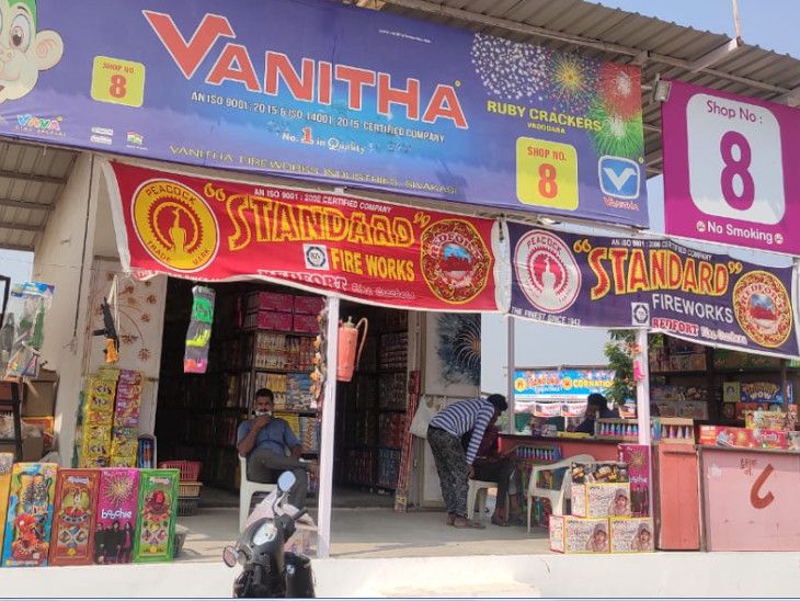 Vadodara's Diwalipura fireworks market sells 10 crore firecrackers ...