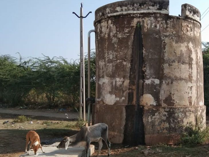 Dilapidated water tank in Sodal village of Dhanera