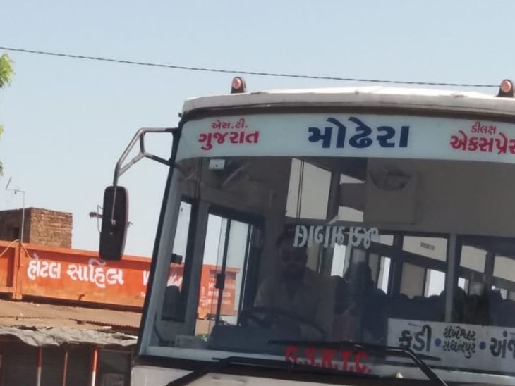 Remove the religious text from the glass of the bus of Kadi Anjar route