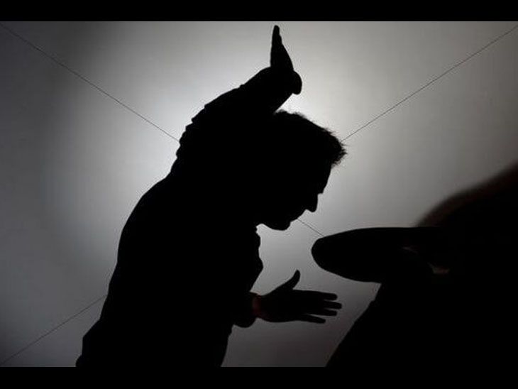 Video of Mamlatdar of Wagra slapping a trader goes viral