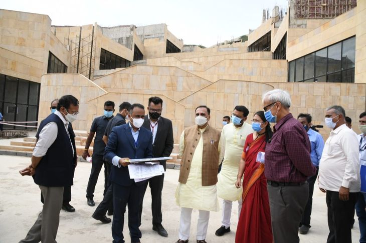 CM reviews Smritivan at Rs 150 crore in memory of Bhujia Dungar ...