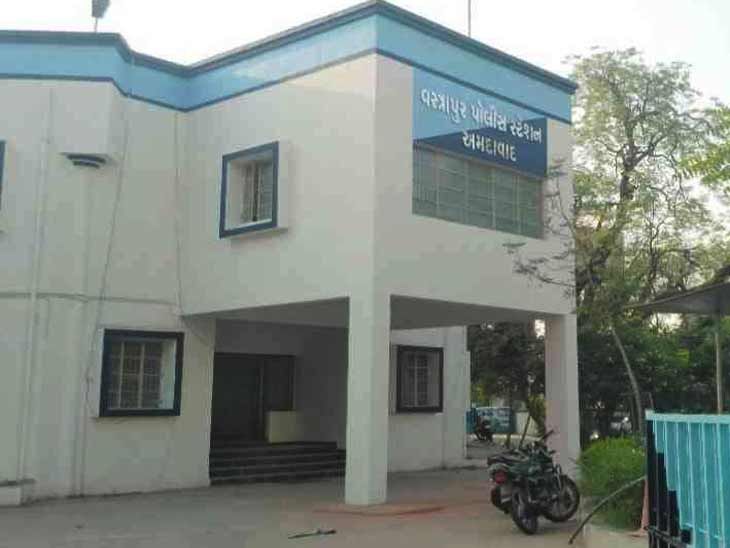 Neighbor in Ashwavila bungalow near Sindhu bhavan Dr. Bharat Patel of ...