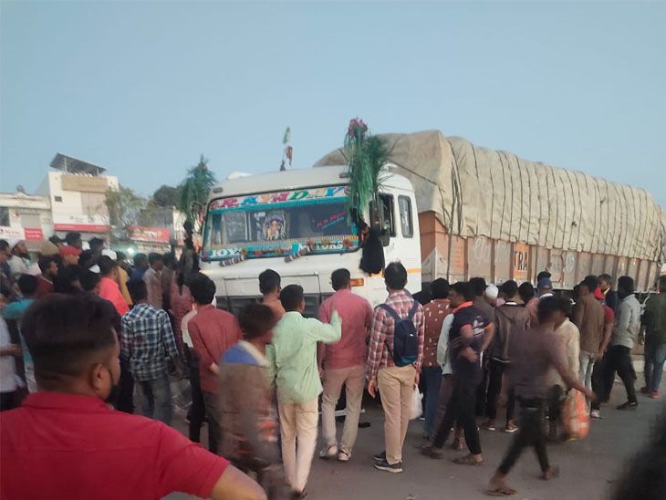 In Palanpur, a truck rammed into a railing near Gathaman Patiya while ...