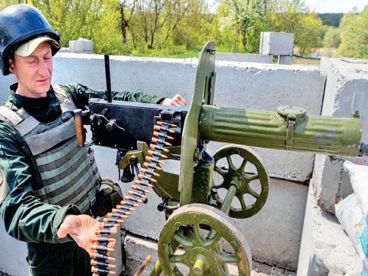 Ukraine's military releases 112-year-old machine guns from Putin's ...