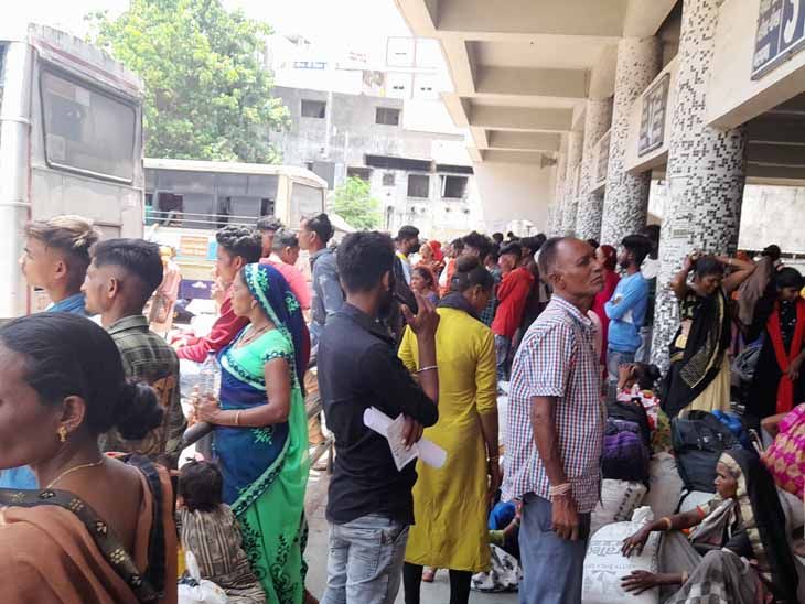 Lack of ST buses in Dahod creates chaos at bus stand
