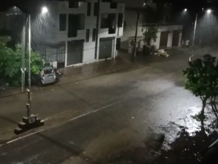Late night universal rain in Vadodara district, 3 inches in Vadodara, 3 ...