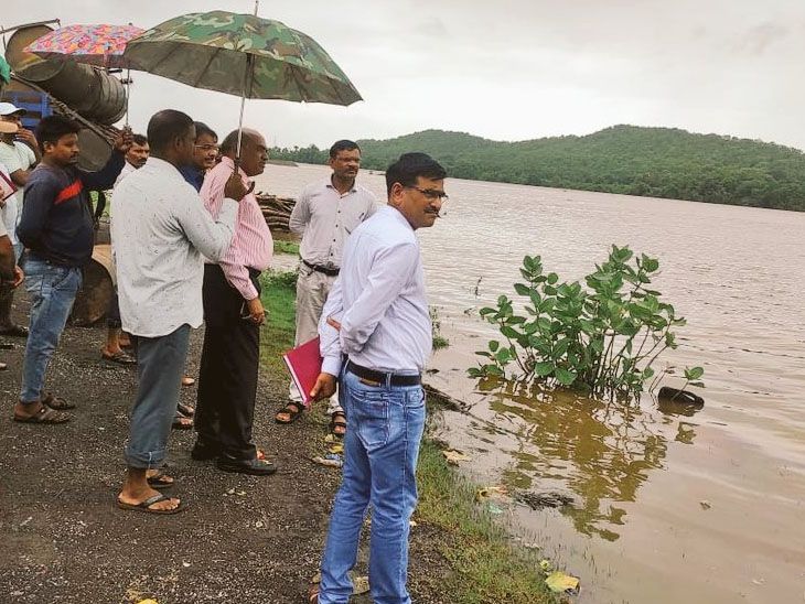 The Collector visited and gave instructions in Tapi riverside villages ...