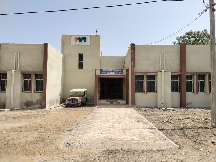 Injustice to outlying students, Pandhro ITI has only 4 staff against 29 ...