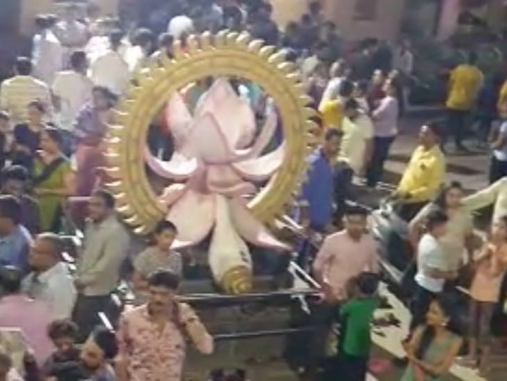 Devotees thronged the temples of Halol to witness Krishna's birth at ...
