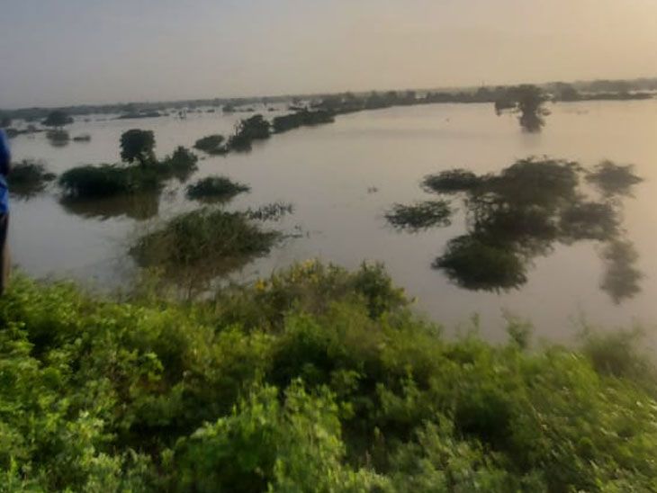 The road from Saroda to Ahmedabad was forced to be closed due to ...