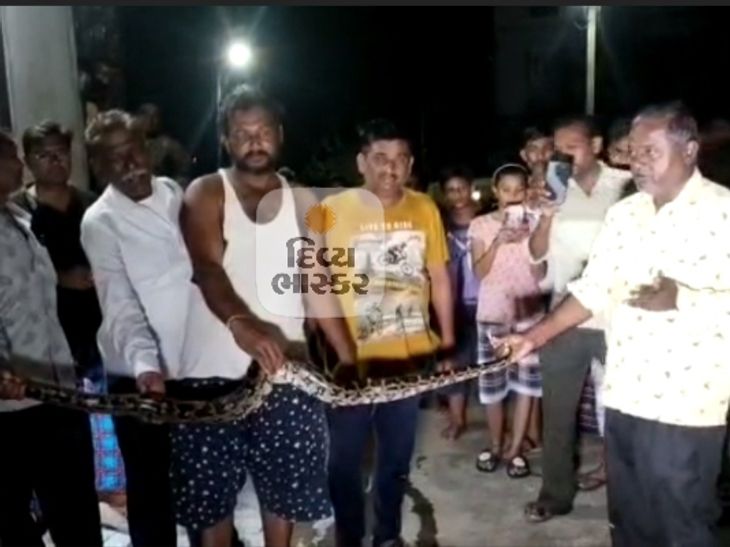 During the Ganesh festival in Kheralu, people were sitting when ...