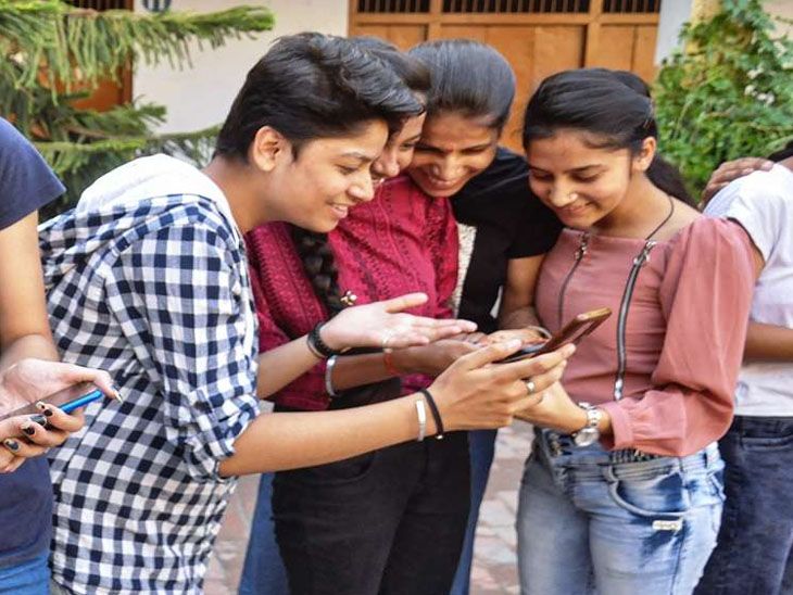 All India level girls topper with Tanishka from Ahmedabad ranked 16th ...