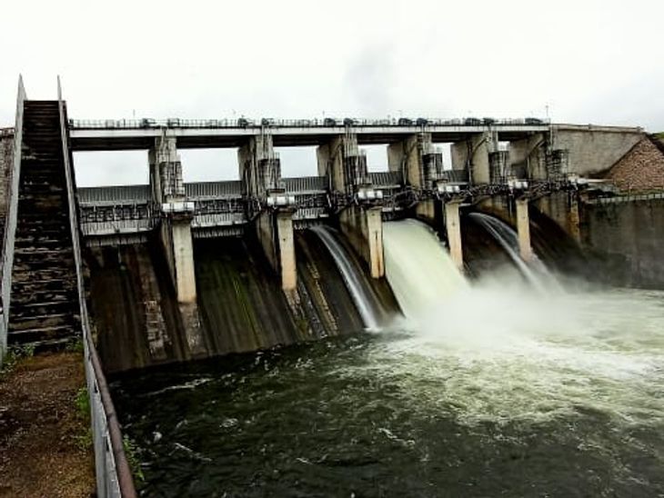 Bhadar Dam in Khanpur of Mahisagar overflowed again, 1 gate of the dam ...