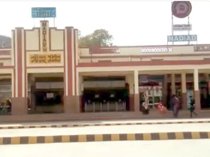 The Union Railway Minister announced to make Nadiad railway station a ...