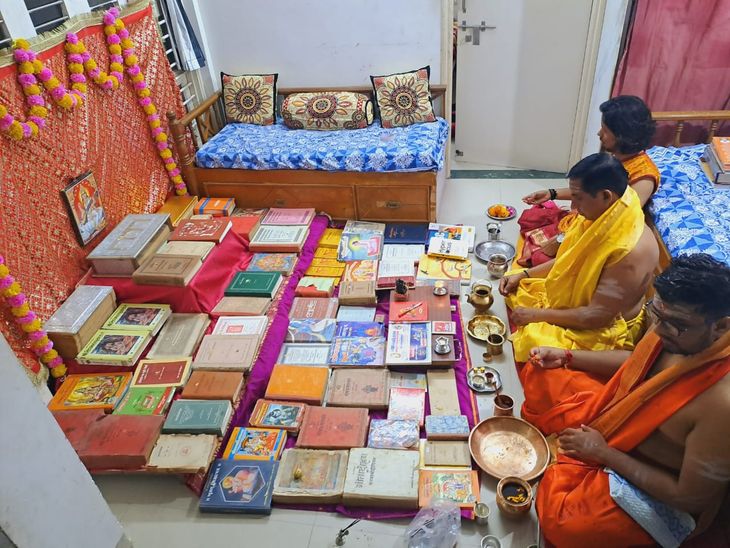 Puranic Vedas, Puranas, Shastras were worshiped on Deepavali by Bhagwat ...