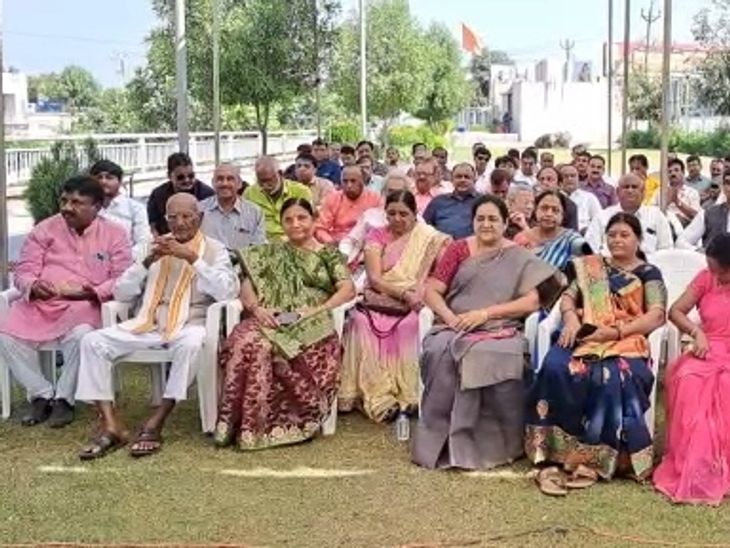 New Year's Sneha Milan Ceremony held at Canal Front in Himatnagar ...
