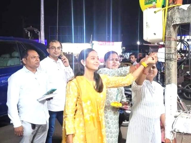 The highest tower in Khergam's Dussehra hill was lit | હાઇમસ્ટ ટાવર ...