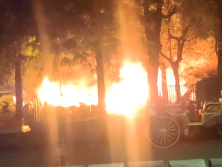 10 seized bikes catch fire near Athwa Police Station in Surat, cause of ...