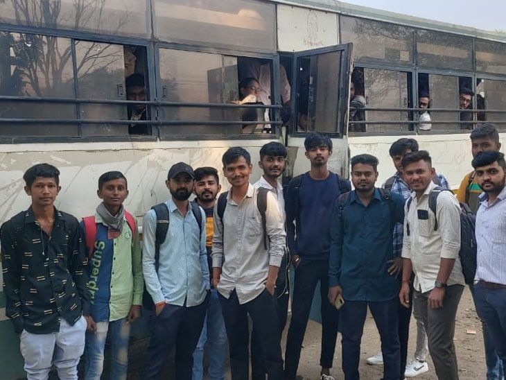 Not getting the ST bus facility, students of Lodra took to the road ...