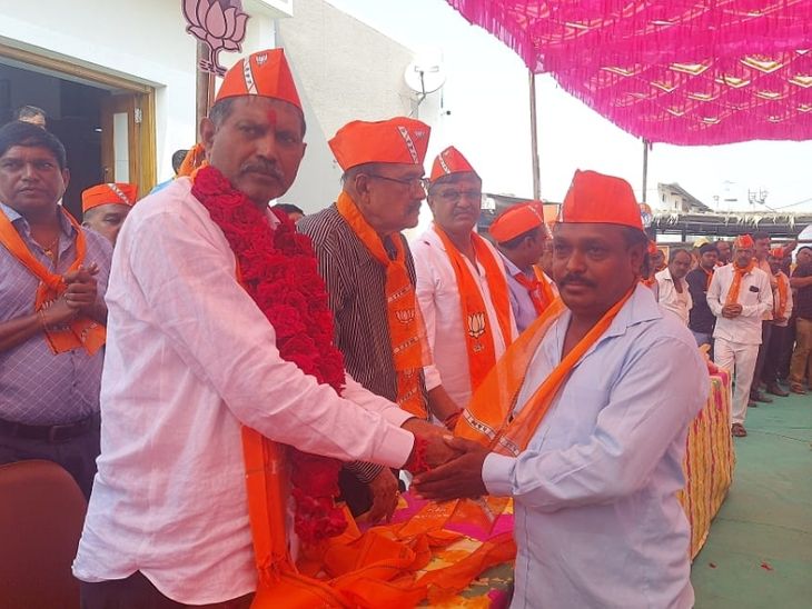 Elected members of Aam Aadmi Party from Bhalada seat of Matar Taluka ...