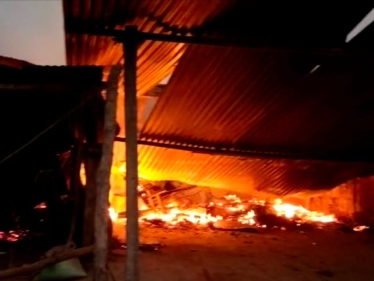 Sahebpura village of Tilakwada caught fire due to short circuit; After ...