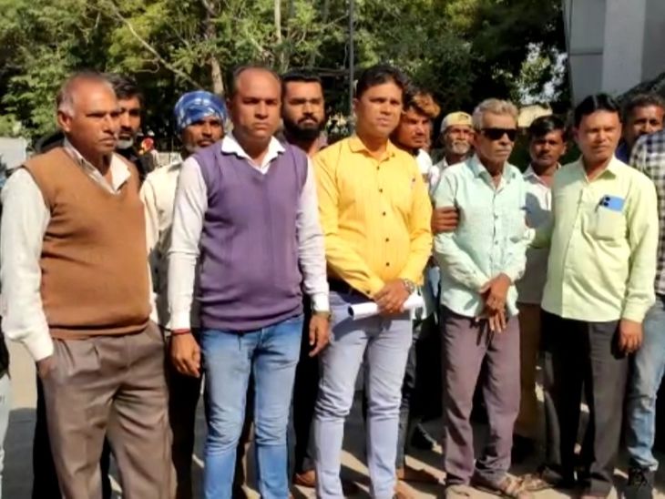 In Amreli, people from all walks of life reached the collector's office ...