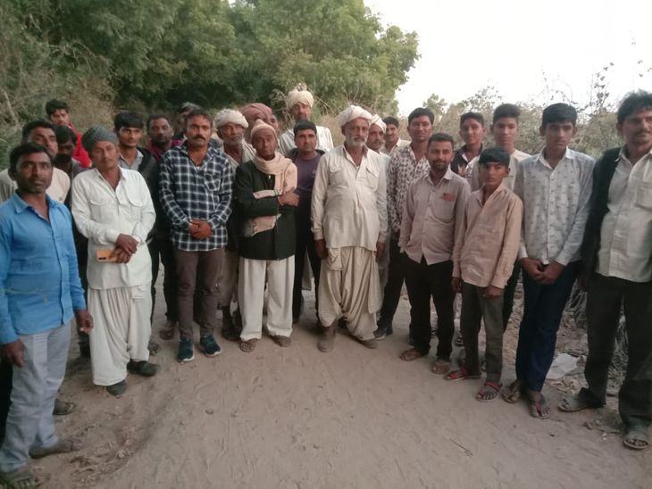 Locals demanded to pave the unpaved road connecting Vavna Umedpura to ...