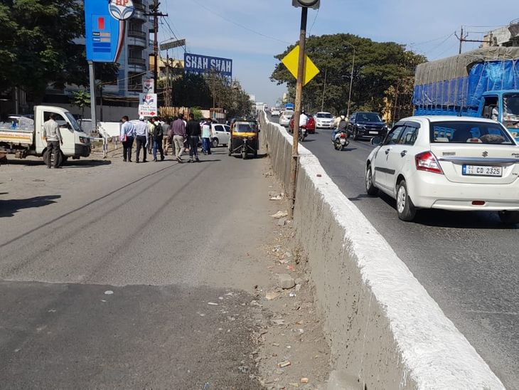 Traffic on the bridge will be diverted due to demolition of railway ...