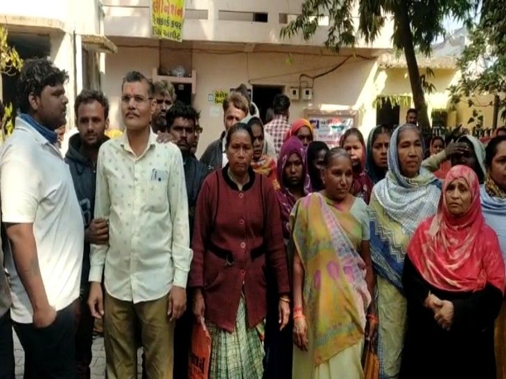 In Bhavnagar's Sidsar Housing Board, the residents are troubled by many ...