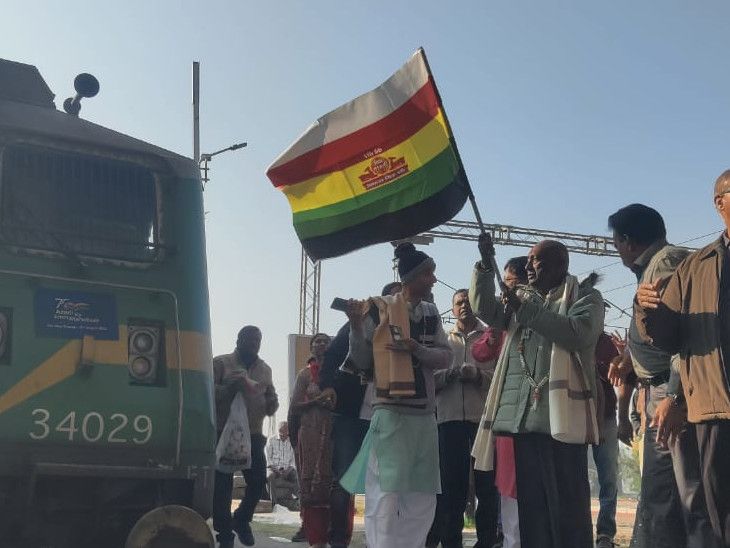 A special train of 1,000 people from Vadodara on a pilgrimage from ...