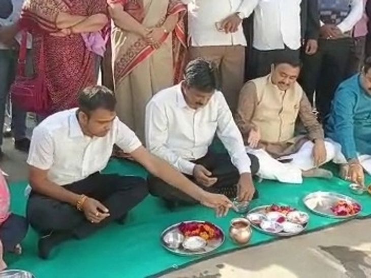 A road connecting Bharuch's Shravan Chowk to Gail Colony to Chavaj ...