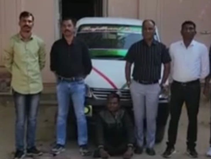 A thief who stole an Eco car from Disa and escaped was caught | ચોર ...