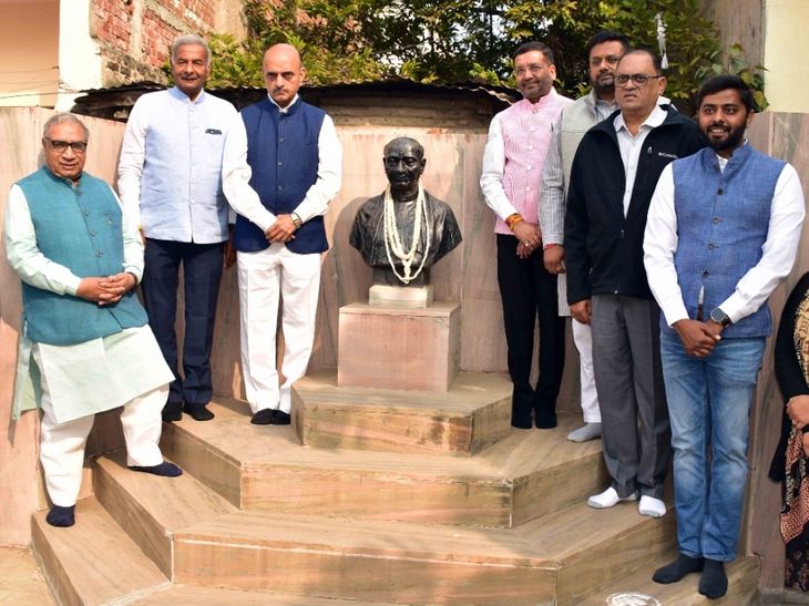 Minister Bhagwat Karad viewed various memorabilia and other valuable ...