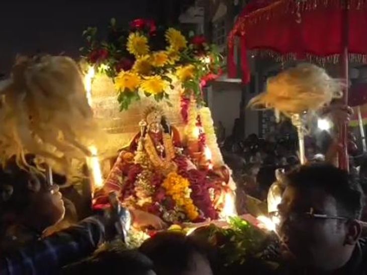A grand procession of Bahuchar Mataji took place on Vasant Panchami in ...