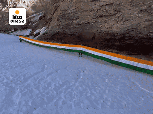Height of 11 thousand 450 feet; Vande Mataram echoed over the river of ice