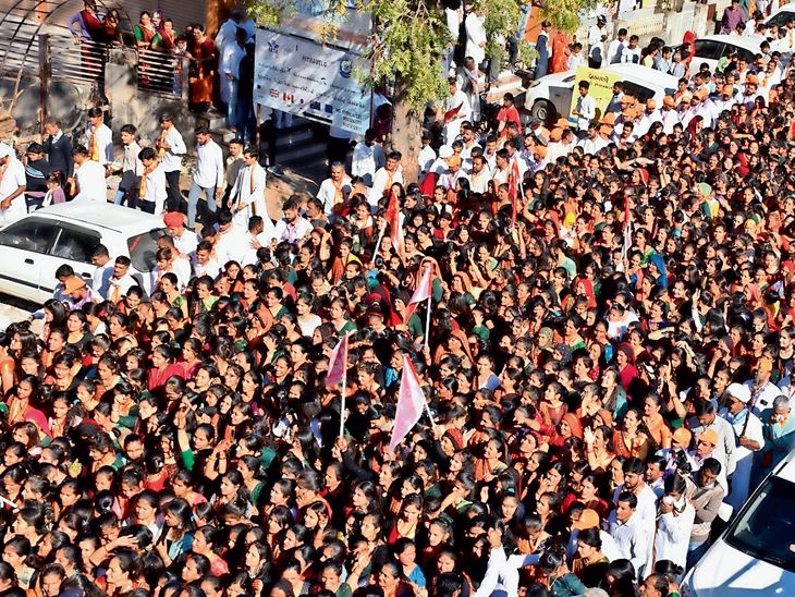 Jai Ghosh in the procession of Maa Arbuda on the roads of Palanpur