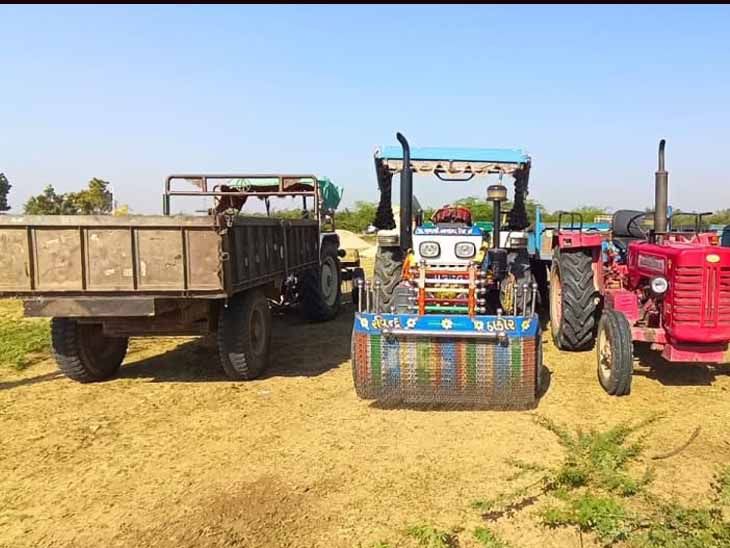 Four tractors stealing sand from Sipu river including Rs. 40 lakhs ...