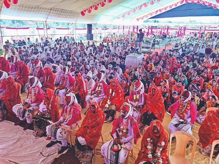 14 newlyweds of the Charan-Gadhvi family stepped into the limelight in ...
