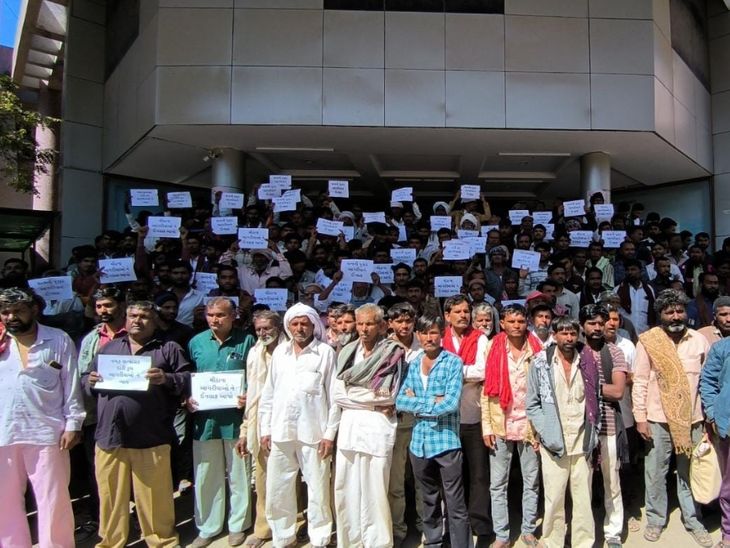 The Agaria families of Adesar and Santalpur presented to the Kutch ...