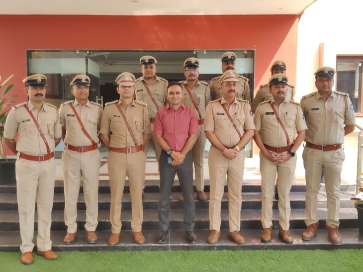 DSP in-charge of Navsari made a surprise visit to 5 police stations ...