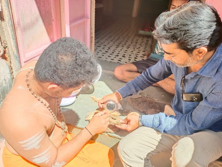 After lighting Holi with Bilori glass in Siddpur, Holi was lit in ...