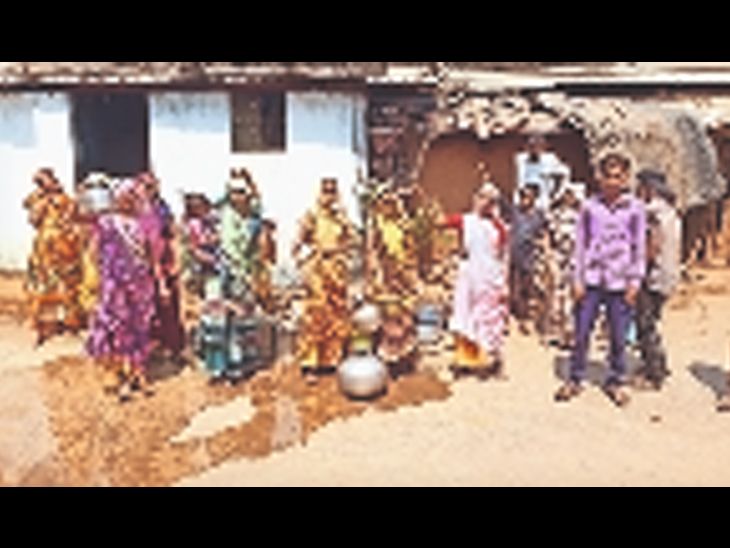 Women cry for water in Khushalpura village of Naswadi | પાણી માટે પોકાર ...