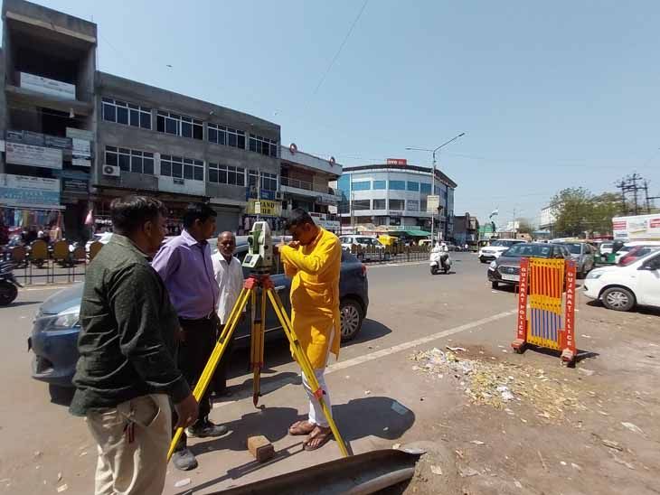The road from Emory Hospice to Old Dadar will be widened