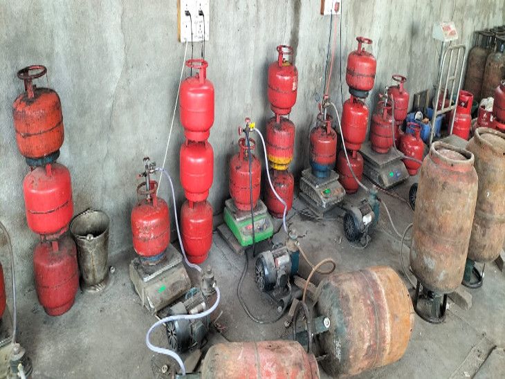 503 bottles of LPG gas refilled by electric motor near mosque in Rajkot ...
