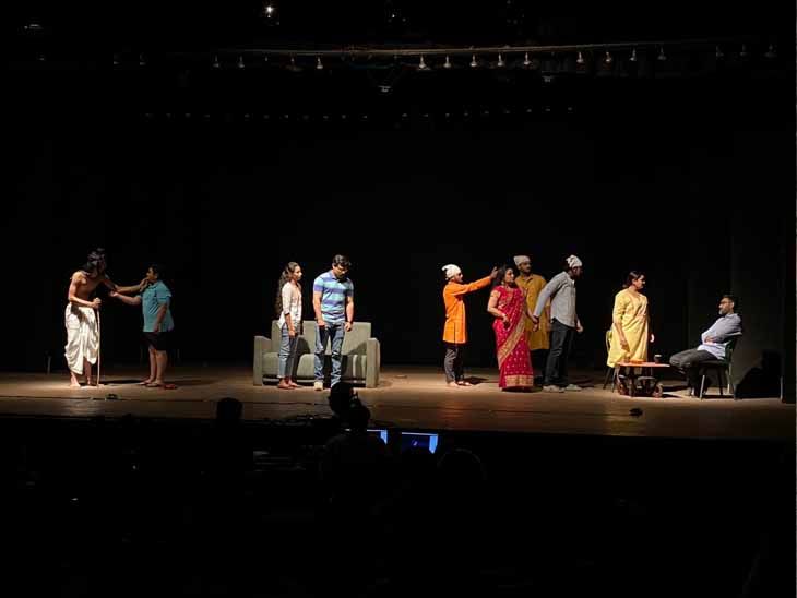 Navsari theater alive for 70 years | રંગમંચ દિવસ: 70 વર્ષથી જીવંત ...