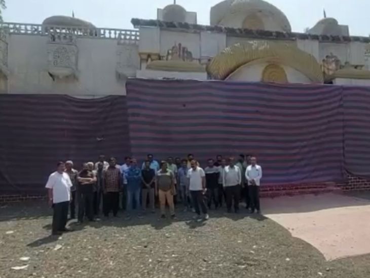 Party plot owners of Katargam strongly protest against tax bill, decide ...