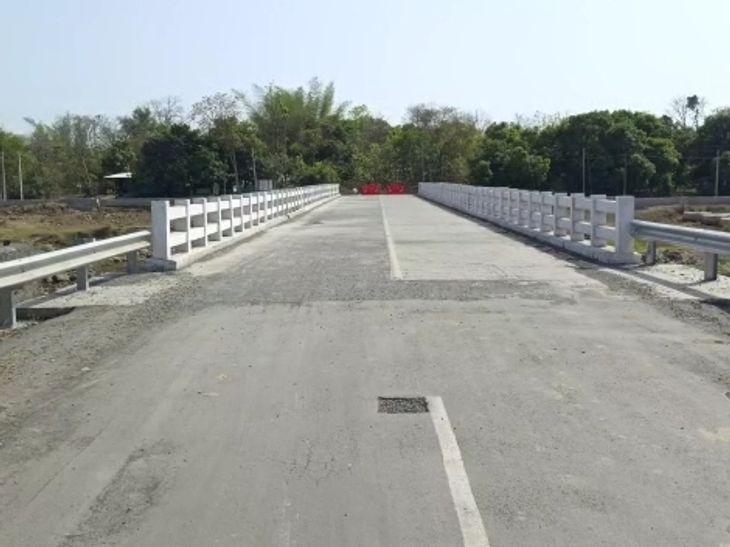 Complaint of corruption in Vanki river bridge connecting Atka Pardi and ...