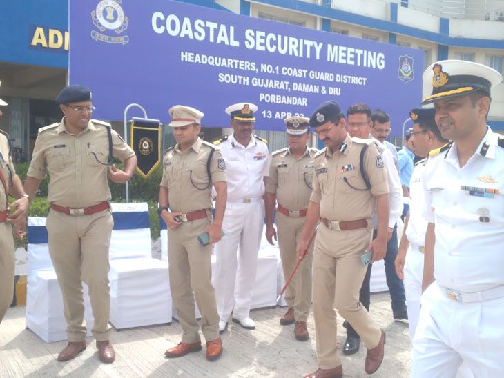 DGP of Gujarat stayed at sea for 14 hours at night | જળસીમાનું નિરીક્ષણ ...